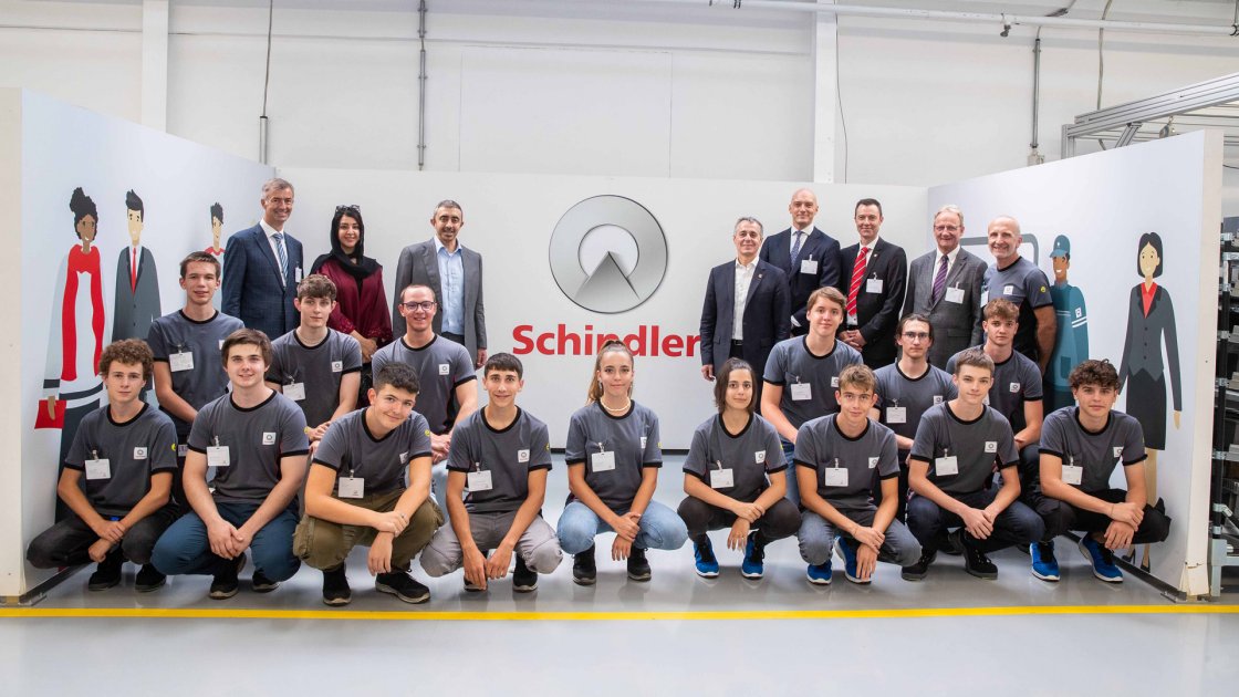 Bundespräsident Ignazio Cassis erklärt Staatsgast die Schindler ...